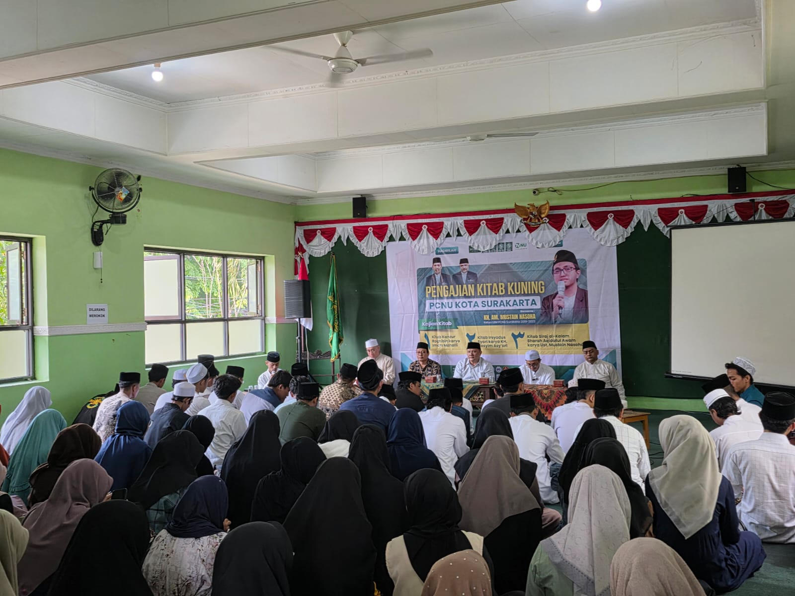KH. Mustain Nasoha Khatamkan Kitab Karya KH. Hasyim Asy’ari